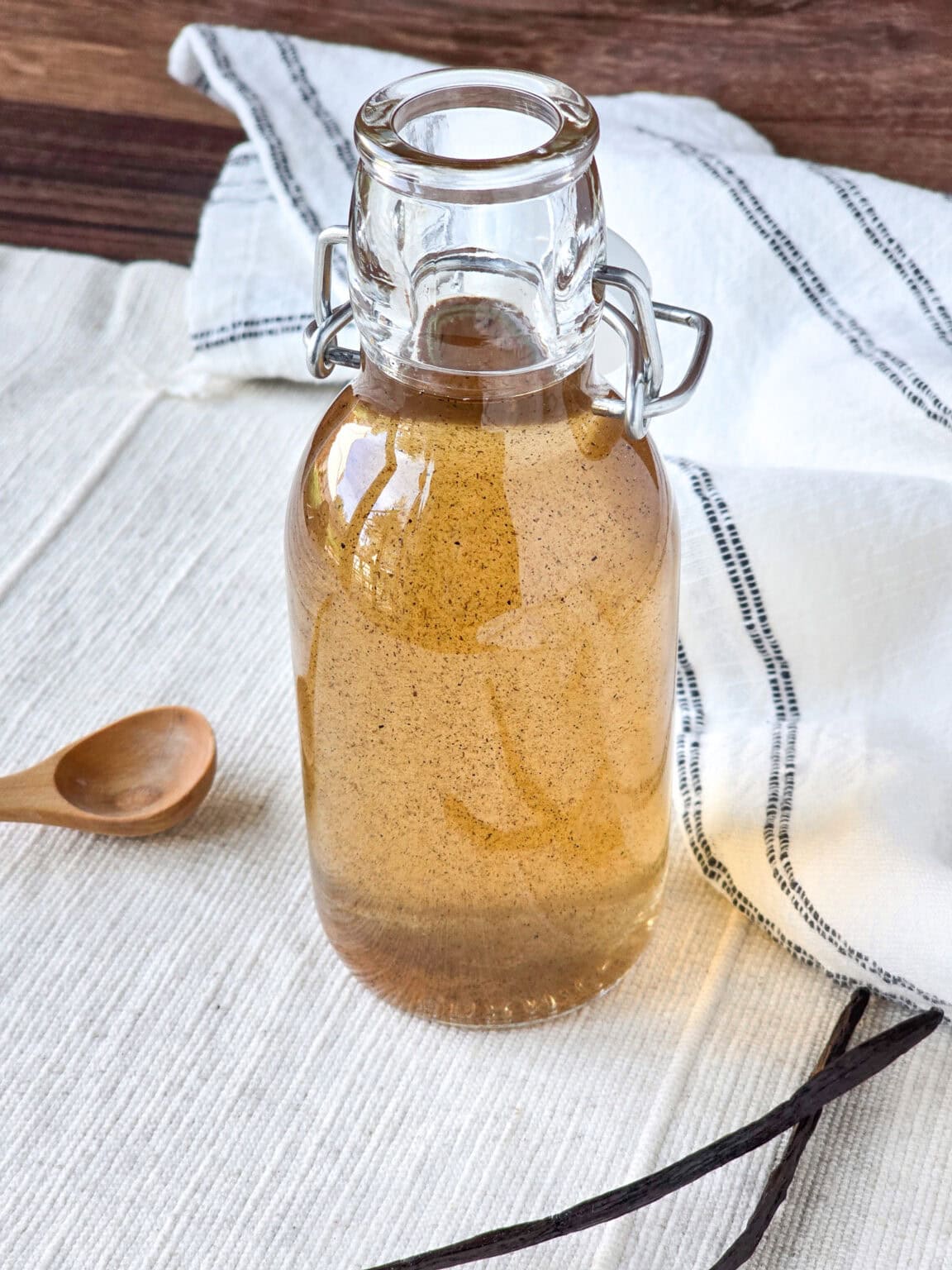 Homemade Vanilla Simple Syrup - Casual Foodist